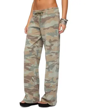 EDIKTED Kenan Straight Leg Camouflage Sweatpants