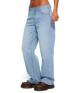 EDIKTED Cresida Low Rise Straight Leg Jeans