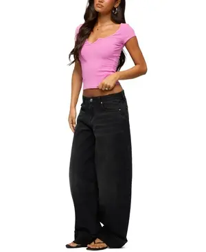 EDIKTED Jeanna Notch Neck T-shirt