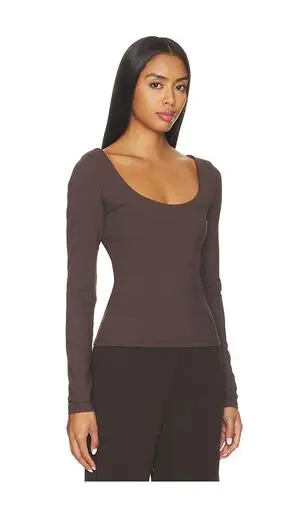 Susana Monaco Essential Scoop Front Long Sleeve Top In Brown