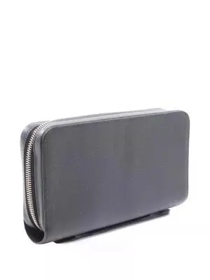 LOUIS VUITTON 2020 Xl Zippy Taiga Wallet - Black