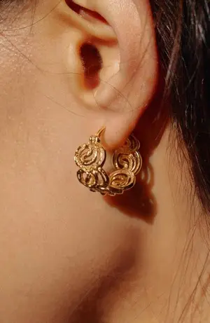 RETRO CHIC Mono Spiral Earring