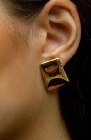 THE M JEWELERS The Bia Curved Post Earrings - Gold