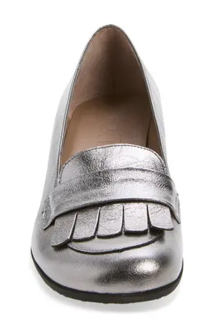 WONDERS Kiltie Loafer Pump - Silver