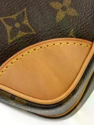 LOUIS VUITTON 2006 Amazon Monogram Messenger Bag