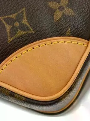 LOUIS VUITTON 2006 Amazon Monogram Messenger Bag