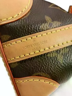 LOUIS VUITTON Noé Monogram Bucket Bag