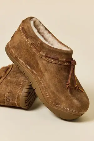 UGG Bucked Suede Clogs - Chestnut