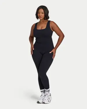 HERA Essential Scoop Neck Fitted Vest - Black