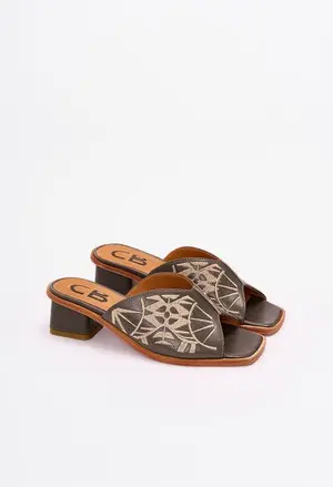 CLARA BARCELO Unconvinced Slide Sandal - Mink