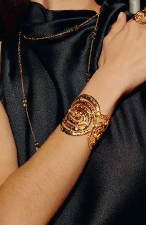 RETRO CHIC Mono Spiral Cuff