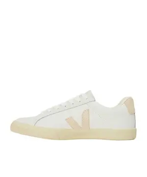 VEJA Leather Lowtop Sneakers - No