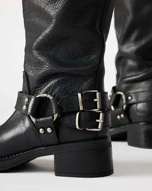 Steve Madden Astor Boot & Autumn Fringe Bag Bundle