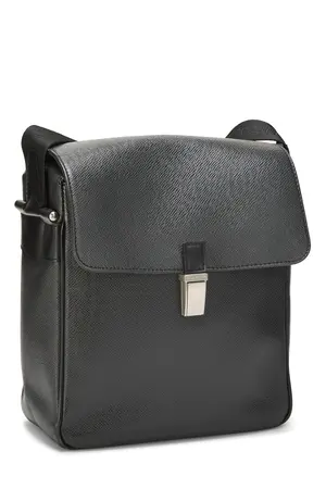 LOUIS VUITTON Taiga Leather Yaranga Satchel