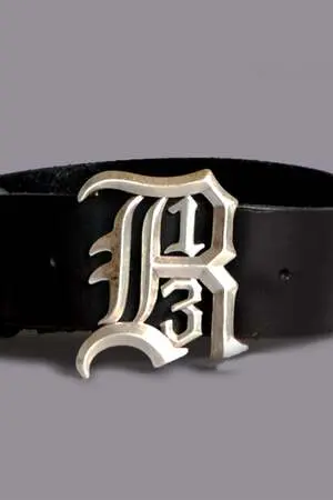 R13 Choker