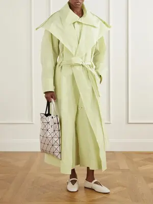 Issey Miyake Lucent Glossed Tote - Neutrals