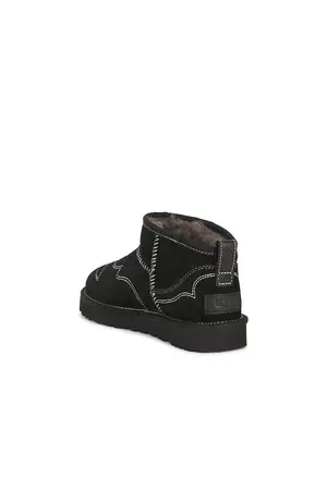 UGG Classic Ultra Mini Western Boot - Black