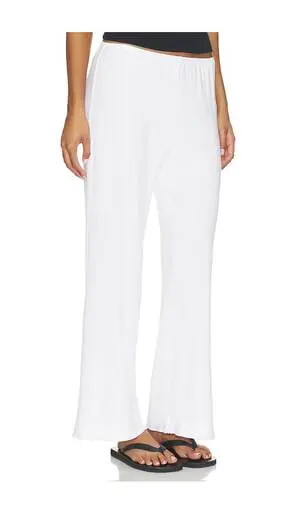 Donni. The Baby Rib Scallop Simple Pant In White
