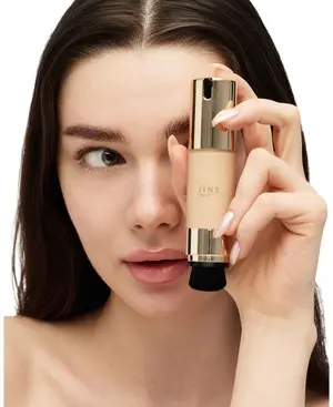 2WINS Glowing Skin Tinted Moisturizer