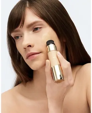 2WINS Glowing Skin Tinted Moisturizer - Light