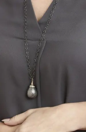 SYNA JEWELS Drop Pendant