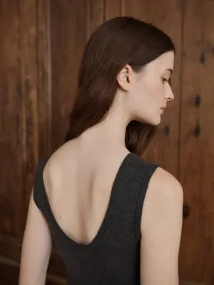 VIR VITA Iris Scoop Back Tank