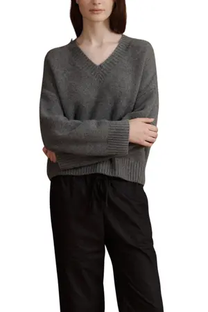 VIR VITA Filippa V-neck Cashmere Sweater - Stone Grey