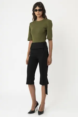 Arakii High Waisted Capri Pants - Black