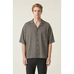 MODENAIRE Relaxed Fit Short Sleeve Camp Collar Button Down Shirt
