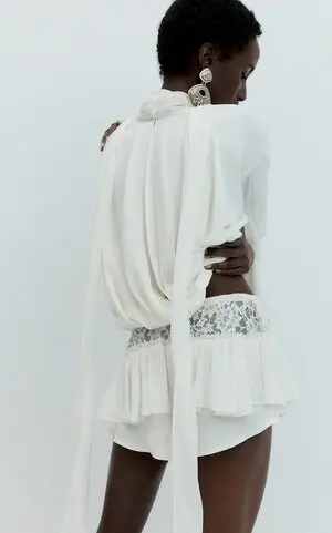 DE LA VALI Lavinia Lace Mini Shorts - Ivory