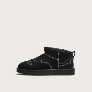 UGG Classic Ultra Mini Western Boot - Black