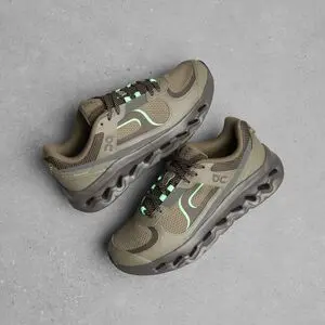 On Cloudtilt Arc Sneaker - Bark/sable
