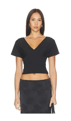 Lioness Icon Tee In Black