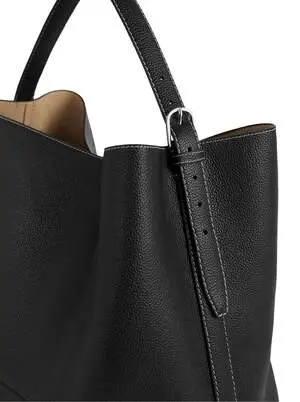 TOTEME Belted Tote Bag In Hammered Calfskin - Black