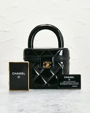 FWRD RENEW Chanel Patent Vintage Vanity Case - Black