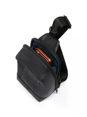 PIQUADRO Logo-debossed Messenger Bag - Black