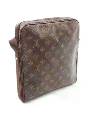 LOUIS VUITTON 2011 Trotteur Beaubourg Monogram Shoulder Bag