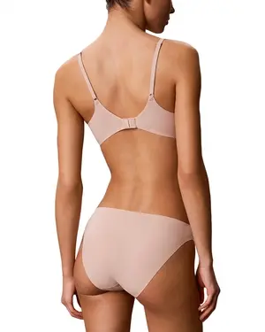 Calvin Klein Lightly Lined Wirefree Plunge Bra