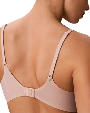 Calvin Klein Lightly Lined Wirefree Plunge Bra