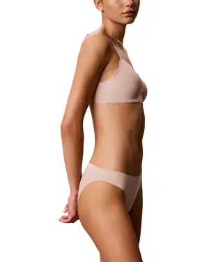 Calvin Klein Lightly Lined Wirefree Plunge Bra