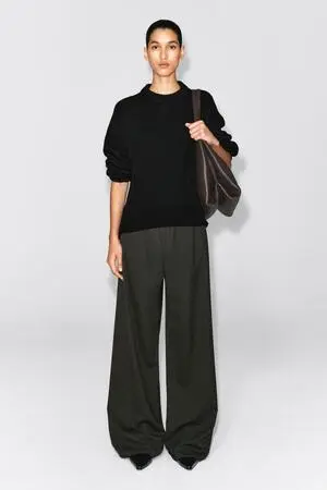 Cos Rounded Wool Crew-neck Sweater - Black