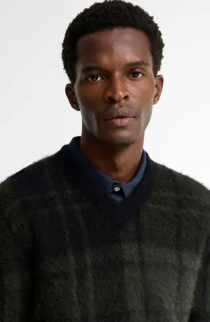 Barbour Hunham Tartan V-neck Sweater - Black