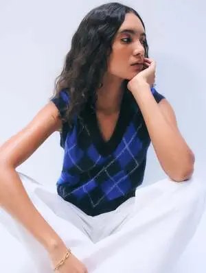 WHITE & WARREN Mohair Luxe Argyle Vest Sweater In Size - Navy