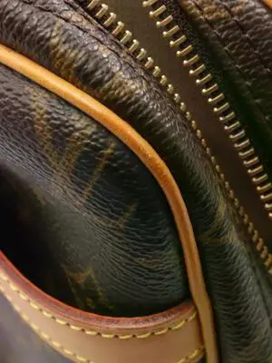 LOUIS VUITTON 2002 Monogram Reporter Pm Crossbody Bag