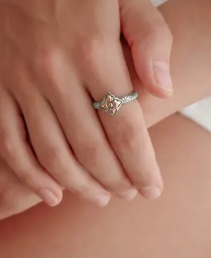 DEVATA Maple Leaf Ring