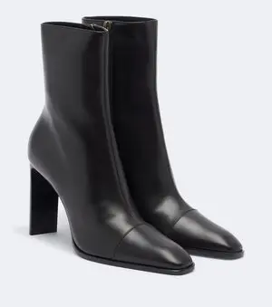Saint Laurent Venetia Leather Ankle Boots - Brown