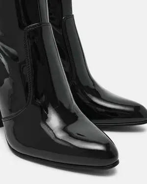 Steve Madden Aubrena Block Heel Booties