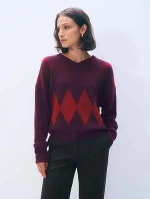 WHITE & WARREN Cashmere Argyle Oversized V-neck Sweater In Size - Sangria Combo