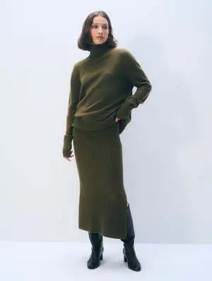 WHITE & WARREN Cashmere Midi Skirt In Size - Deep Olive