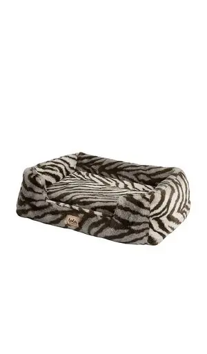 LOLA BLANKETS Large Pet Bed In Multi - Zebra